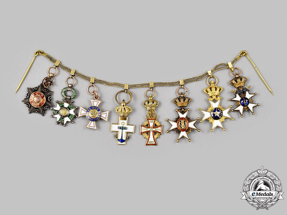 International. A Miniature Chain Of World Orders In Gold, C. 1930 – eMedals