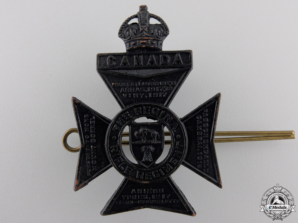 A Second War Regina Rifle Regiment Cap Badge – eMedals
