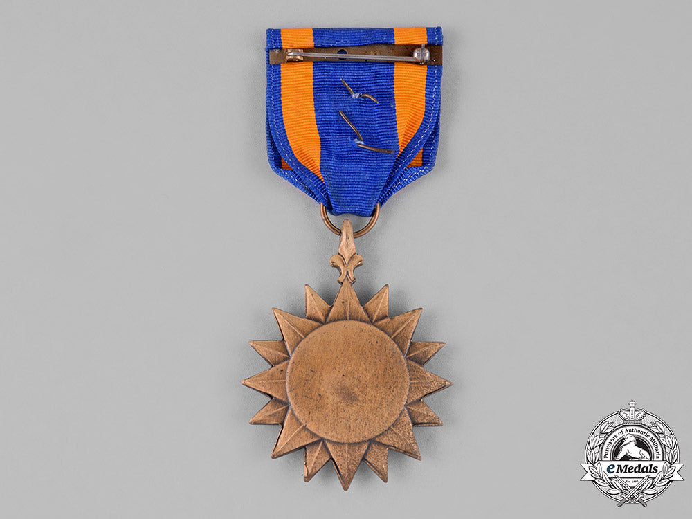 United States. An Air Medal With Oak Leaf Cluster And "2" Numeral – eMedals