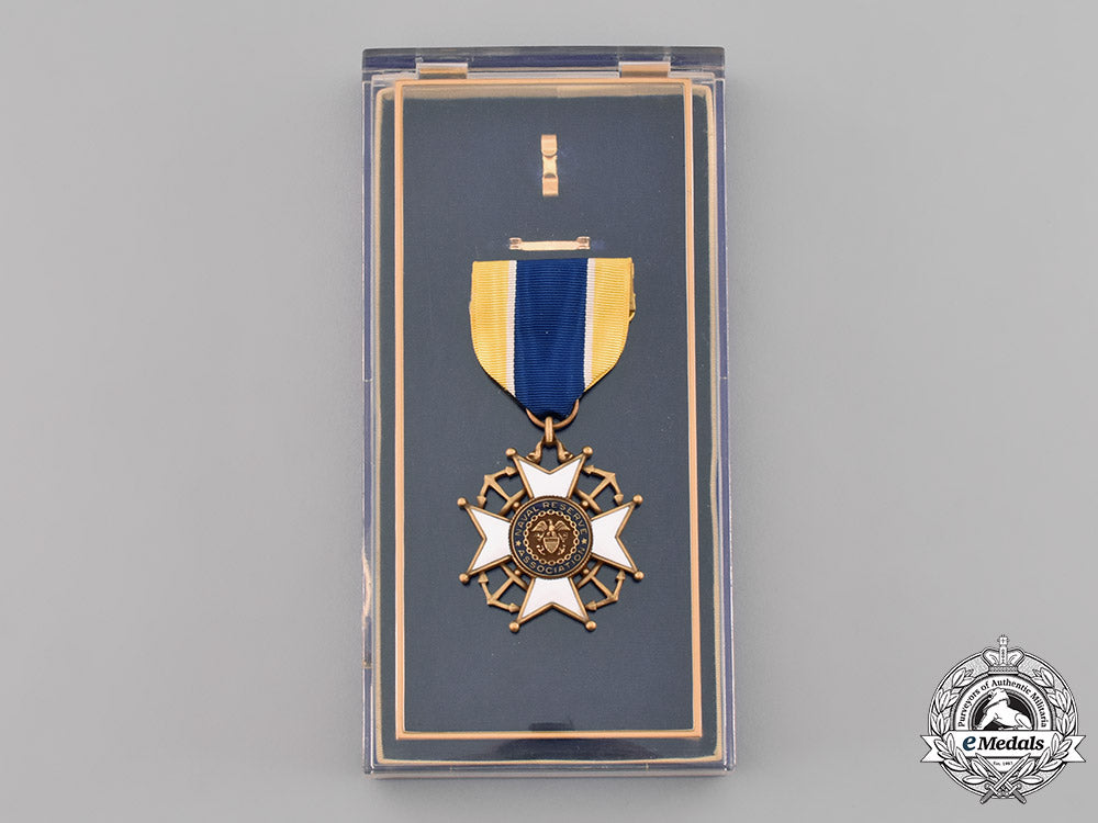 United States. A Naval Reserve Association Membership Badge – eMedals