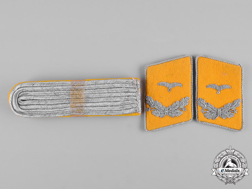 Germany, Luftwaffe. A Pair Of Flight Lieutenant Rank Shoulder Boards ...