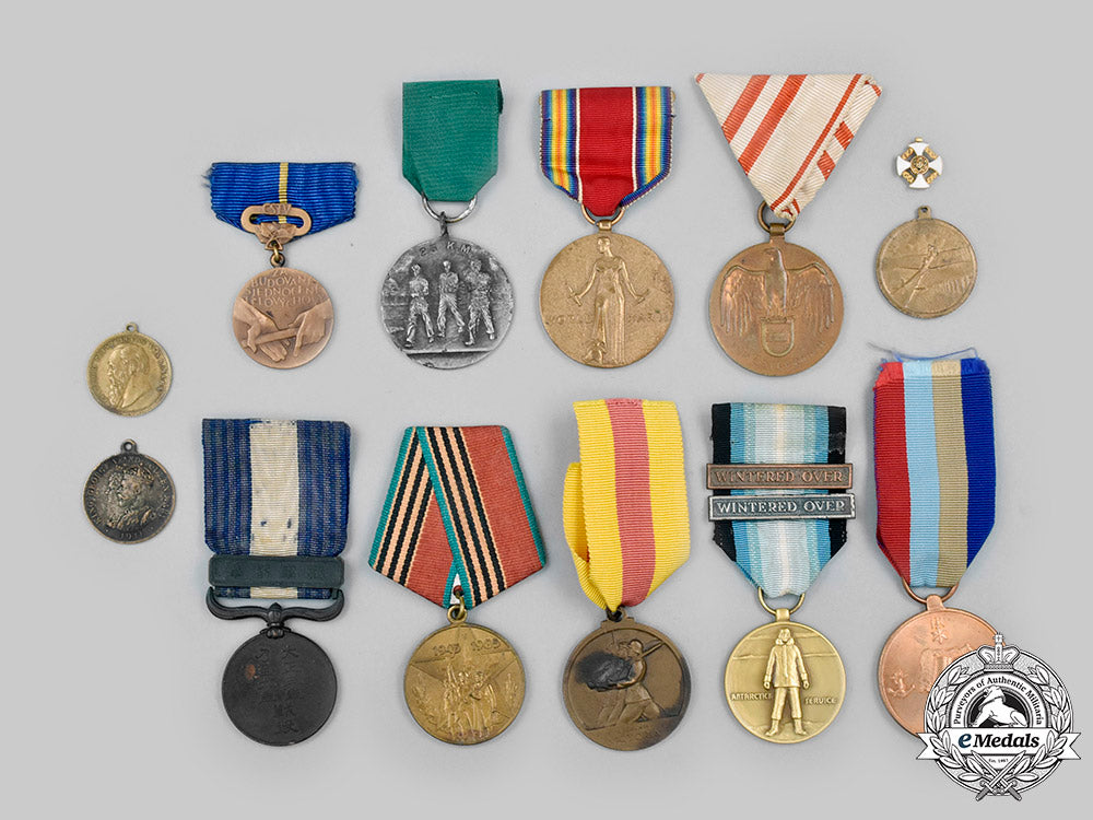 International. A Lot Of Thirteen Awards And Decorations – eMedals