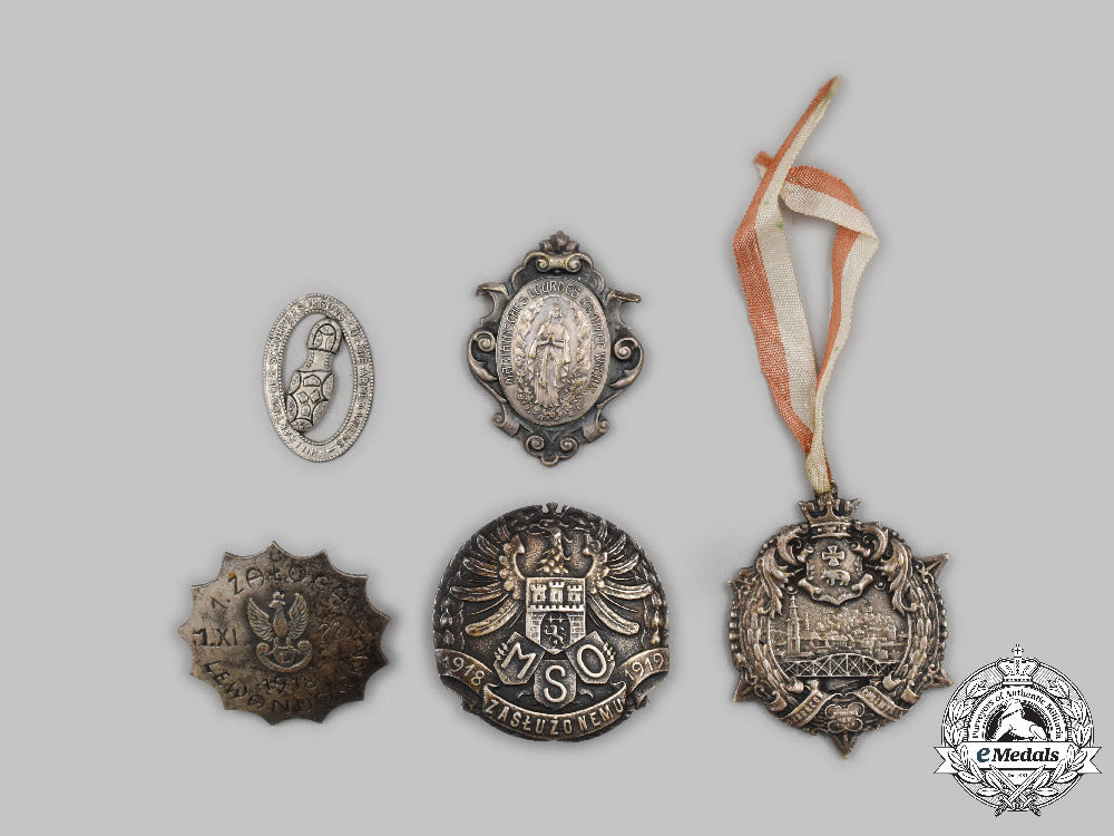 International. A Lot Of Commemorative Badges – eMedals