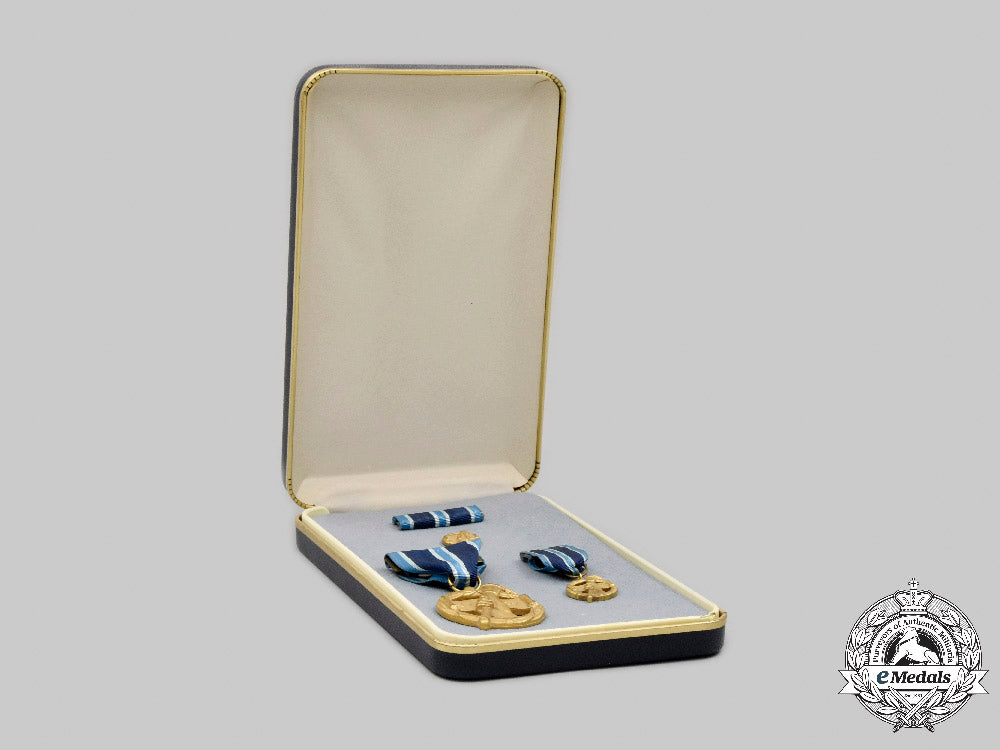 United States. A Nasa Outstanding Leadership Medal, Cased – eMedals