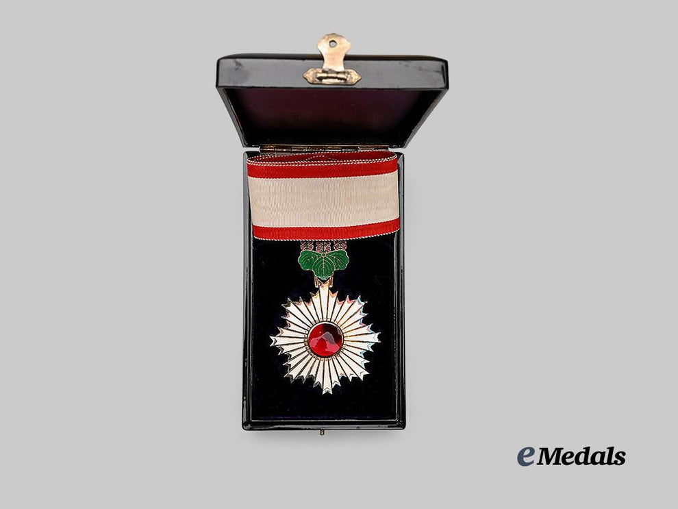 Japan, Empire. An Order of the Rising Sun, III Class in Case – eMedals