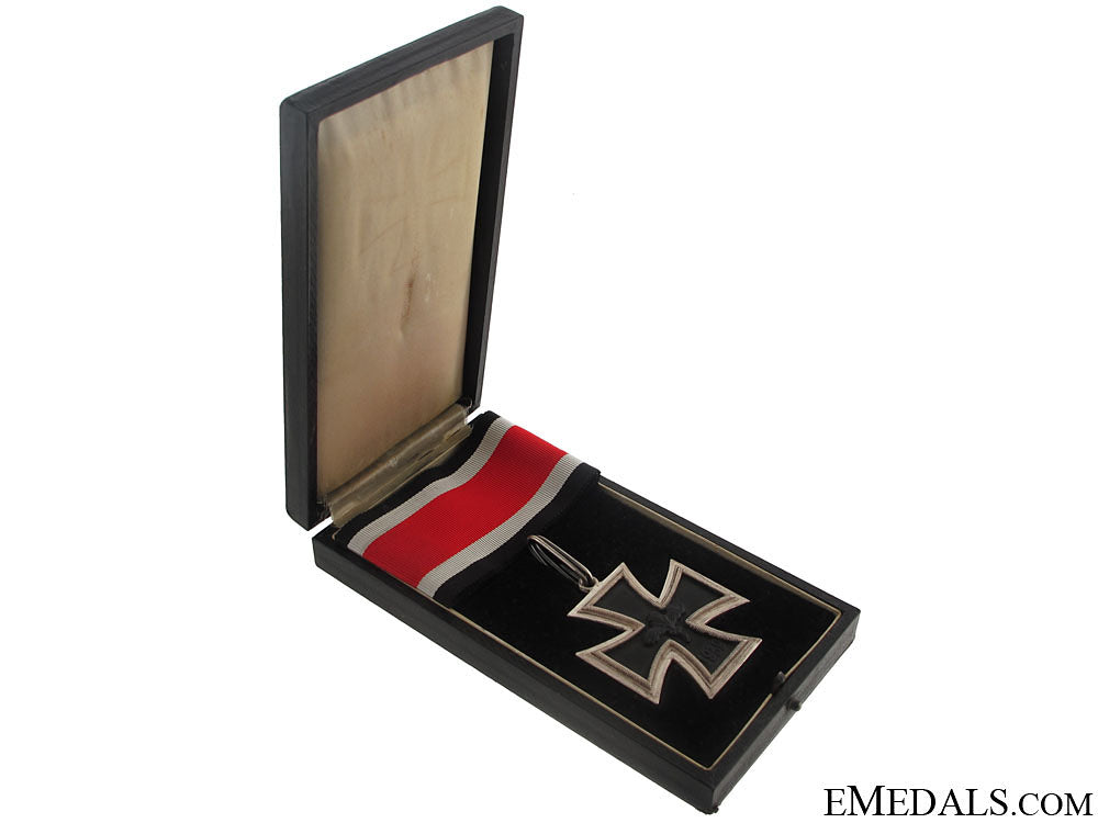 Knight's Cross Of The Iron Cross 1939 - 1957 Issue – eMedals