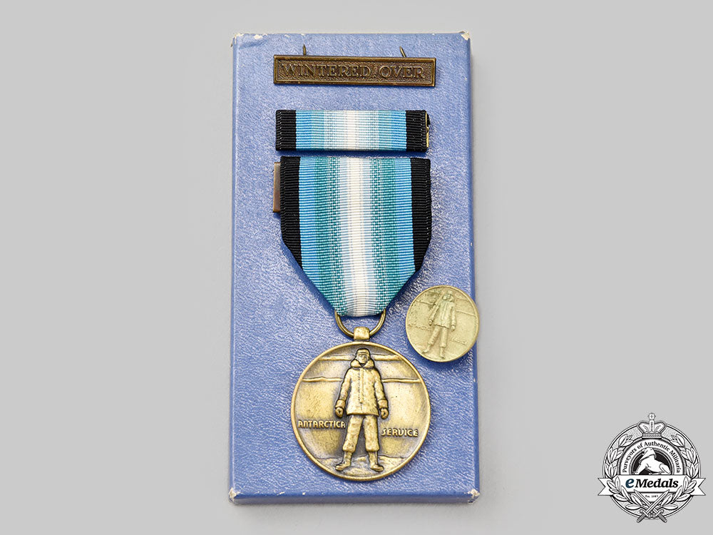 United States. An Antarctica Service Medal, Boxed – eMedals